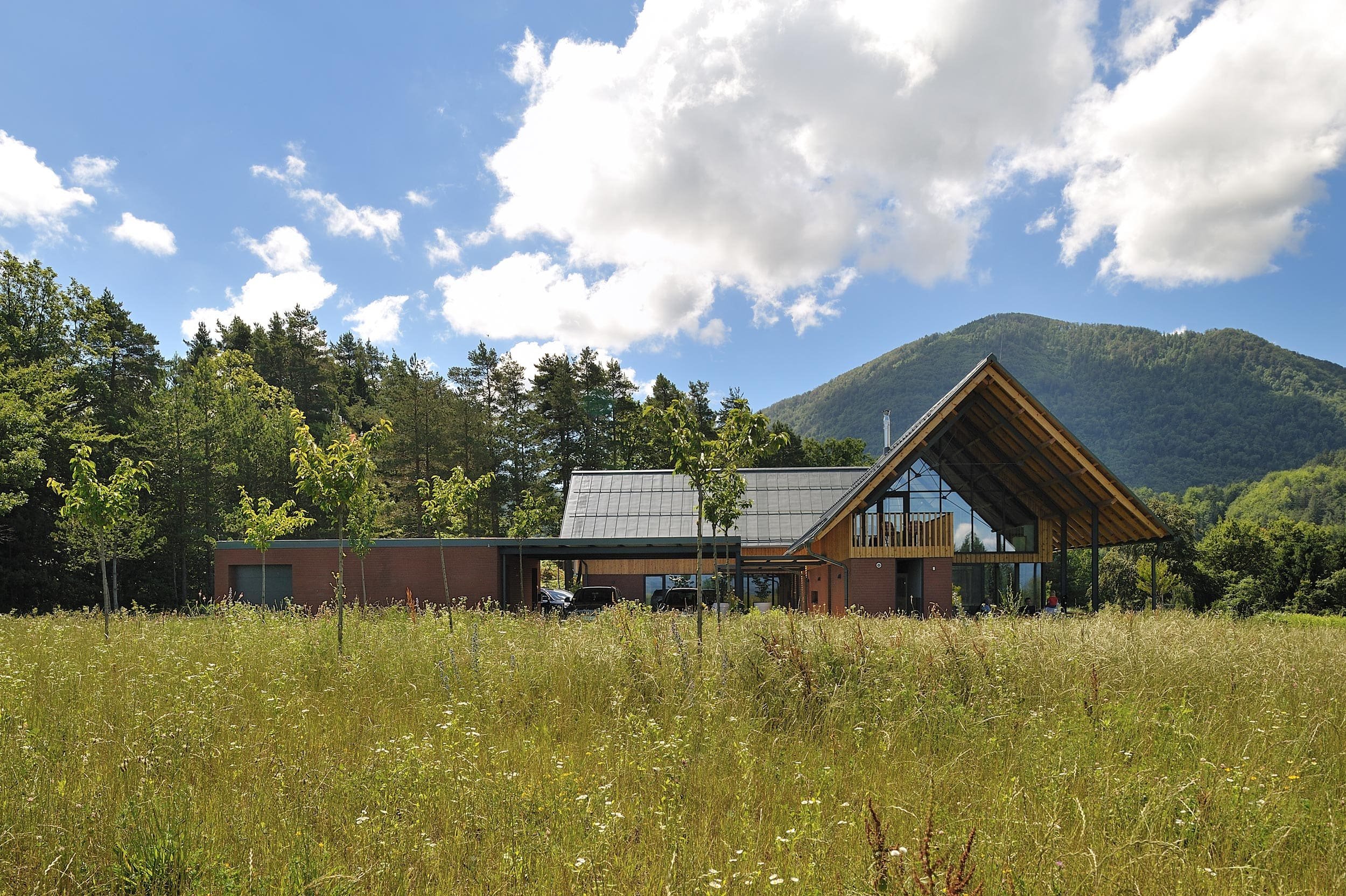 Dům jako moderní stodola uprostřed krajiny | Bydlo.cz