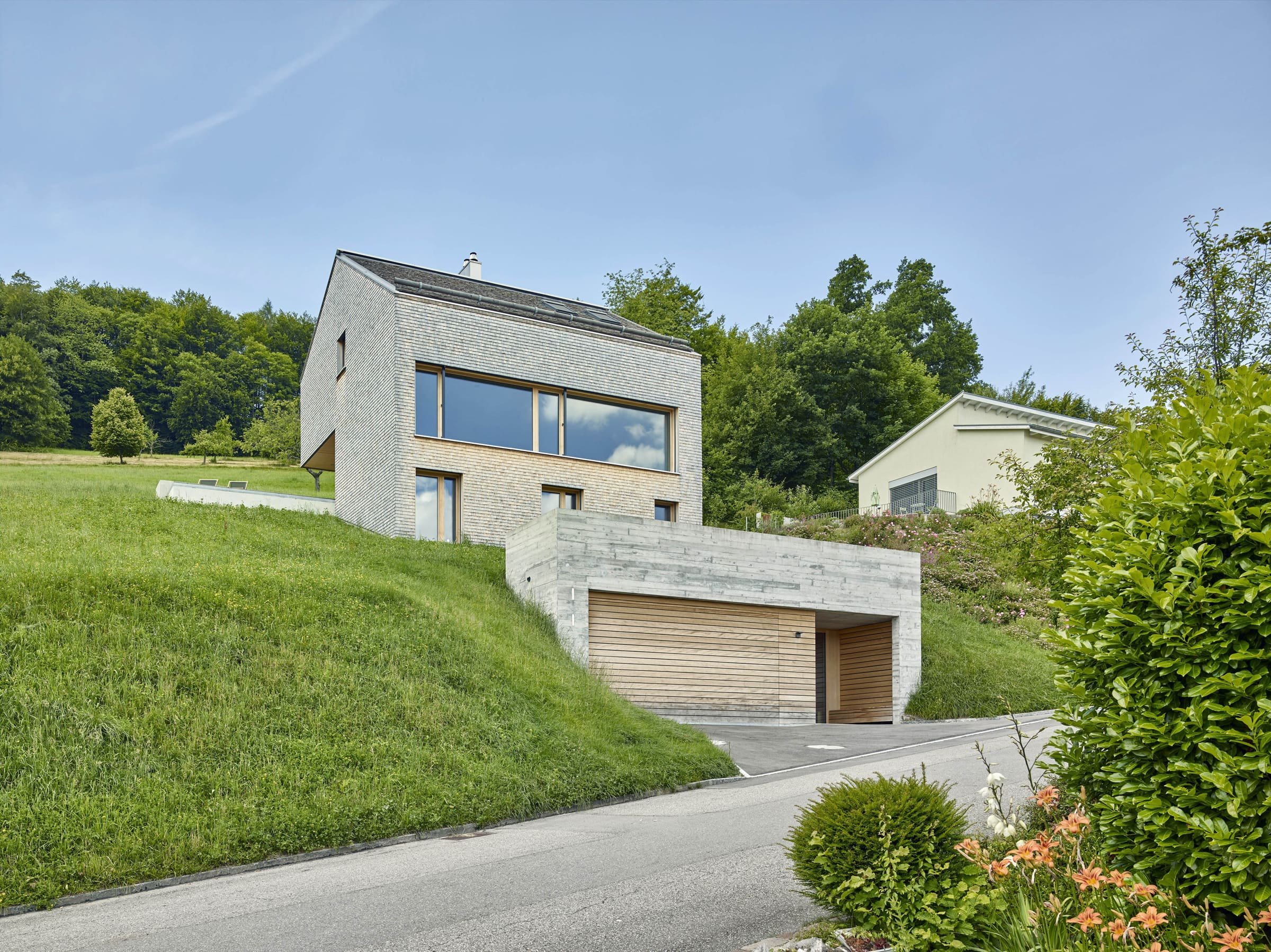 Pasivní rodinný dům ve strmém svahu | Bydlo.cz