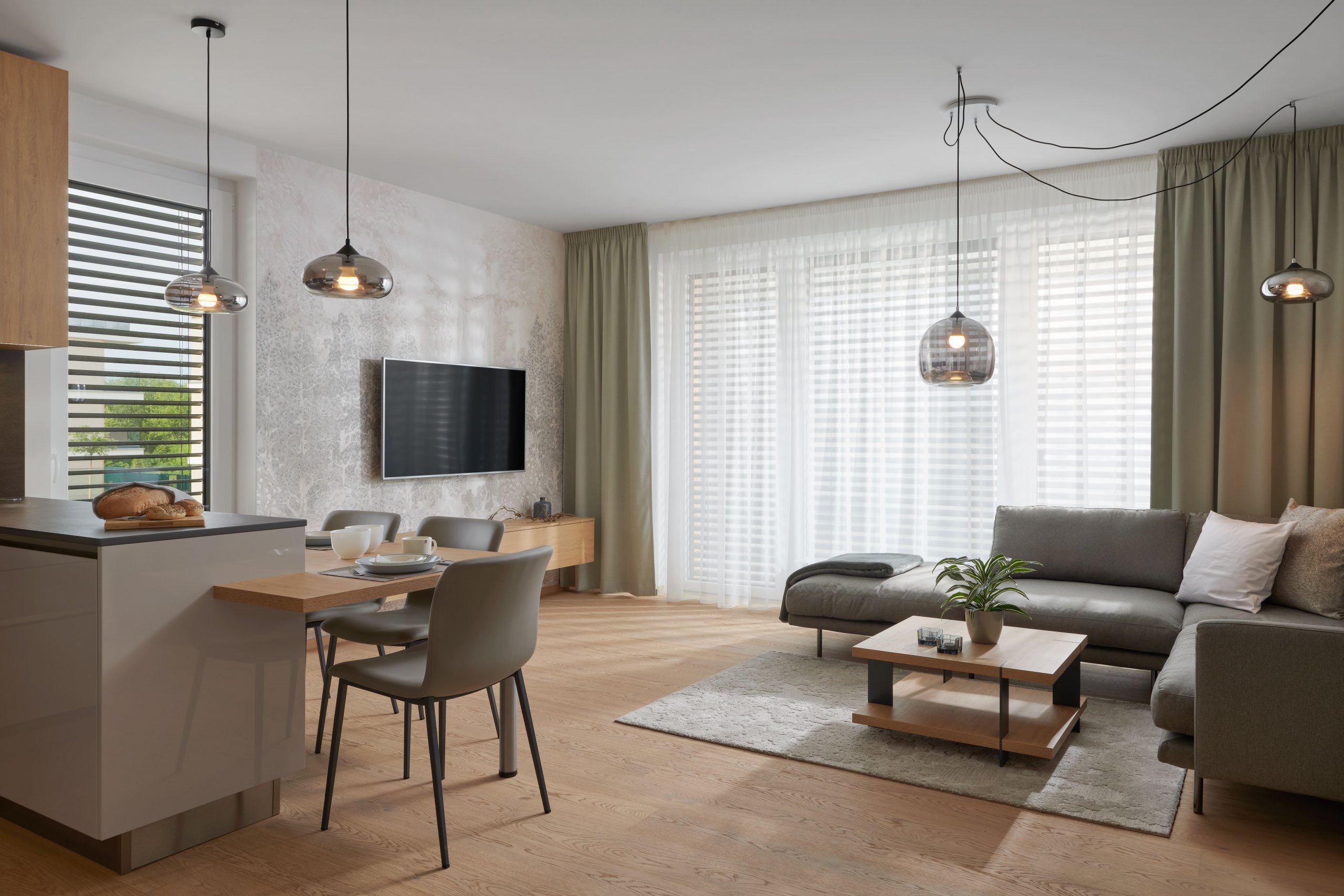 Záclony, rolety, žaluzie… Jak je nejlépe kombinovat? | Bydlo.cz