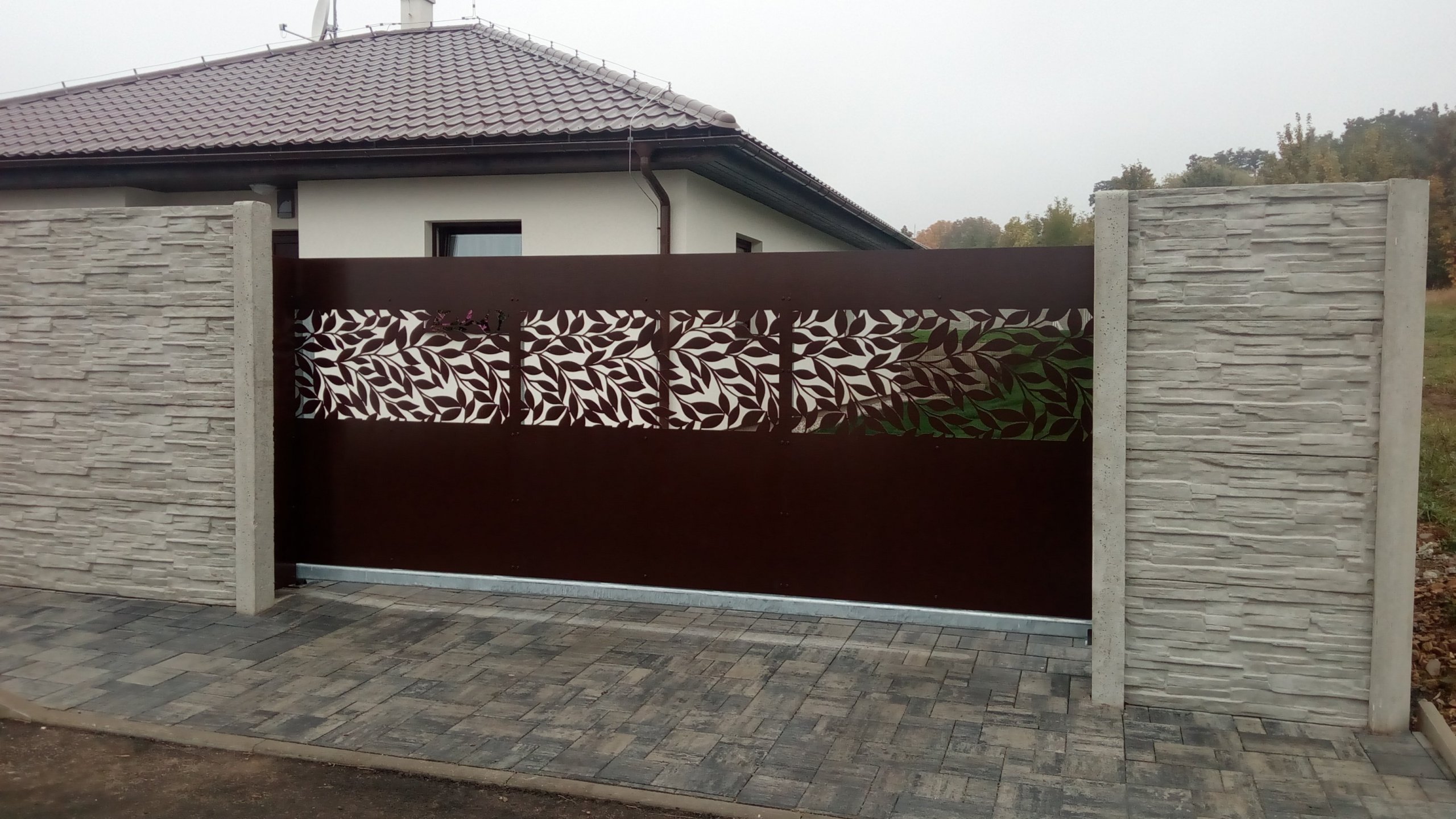 Designová výplň brány 2 - AST PLOTY | Bydlo.cz