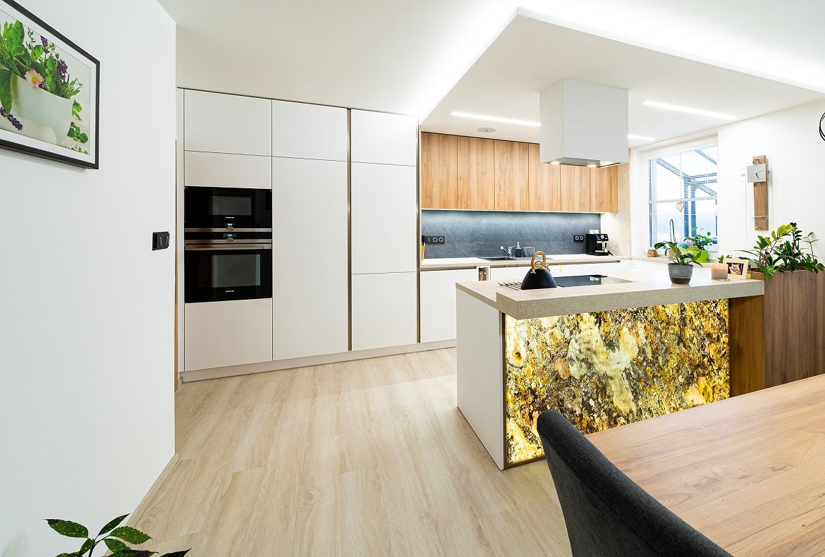 Moderní kuchyně s ostrůvkem - Studio KONdesign | Bydlo.cz